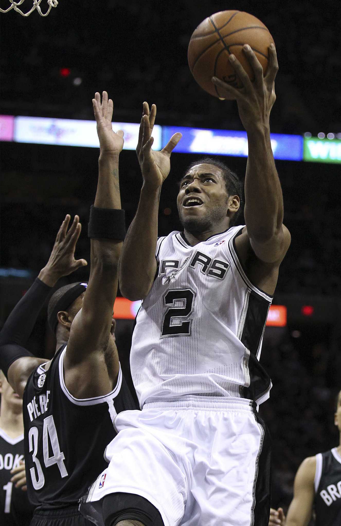 Popovich slowly bringing Leonard along on offense