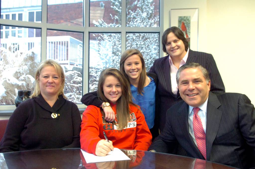 Cabrera signs letter of intent to play field hockey at University of ...