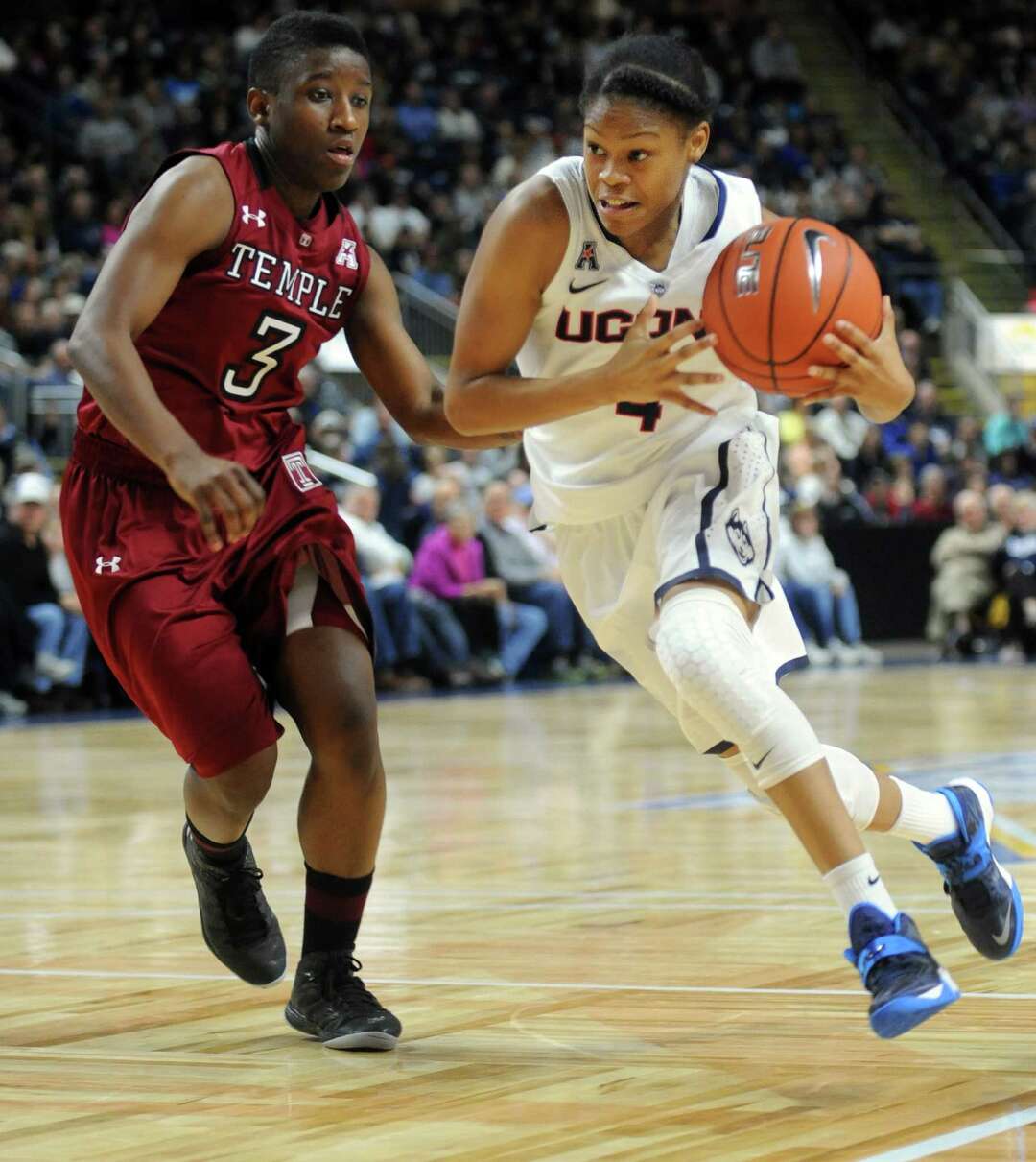 Game report: Record-tying crowd for UConn women's rout at Arena
