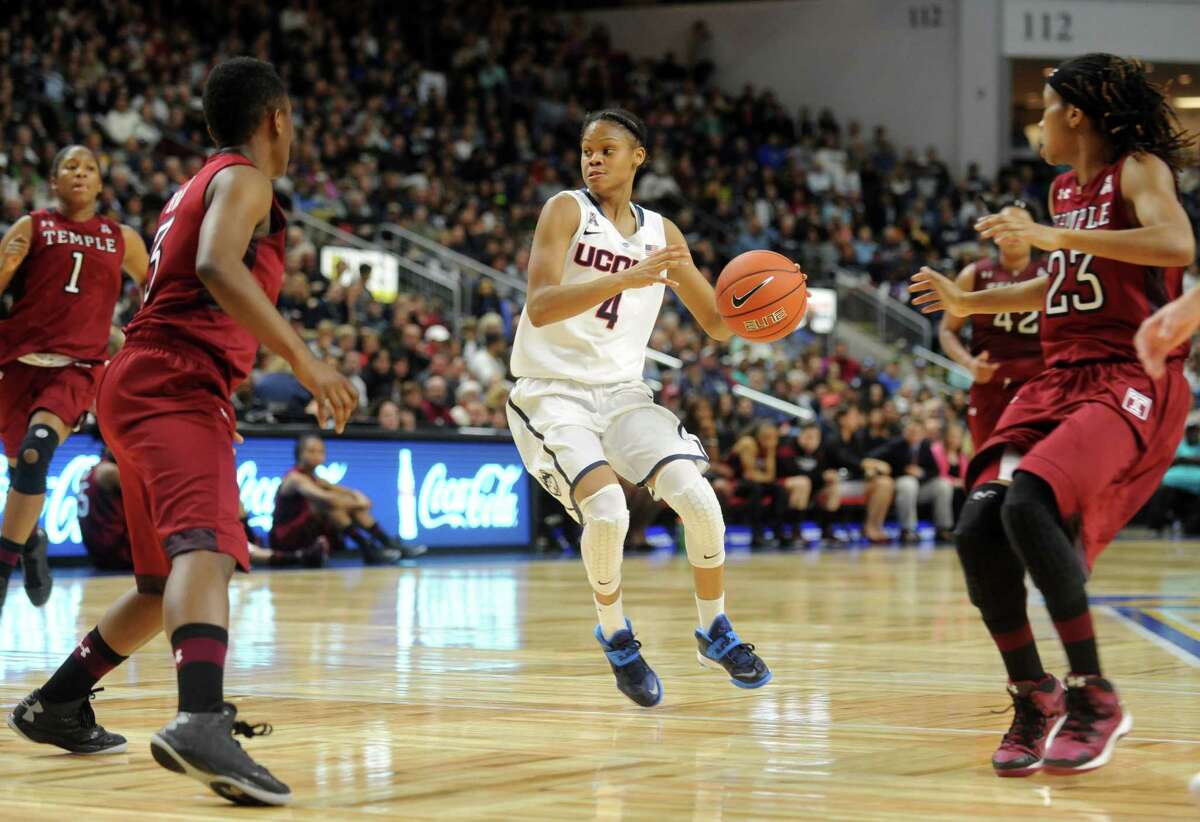 Game report: Record-tying crowd for UConn women's rout at Arena