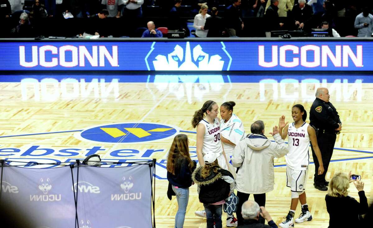 Game report: Record-tying crowd for UConn women's rout at Arena