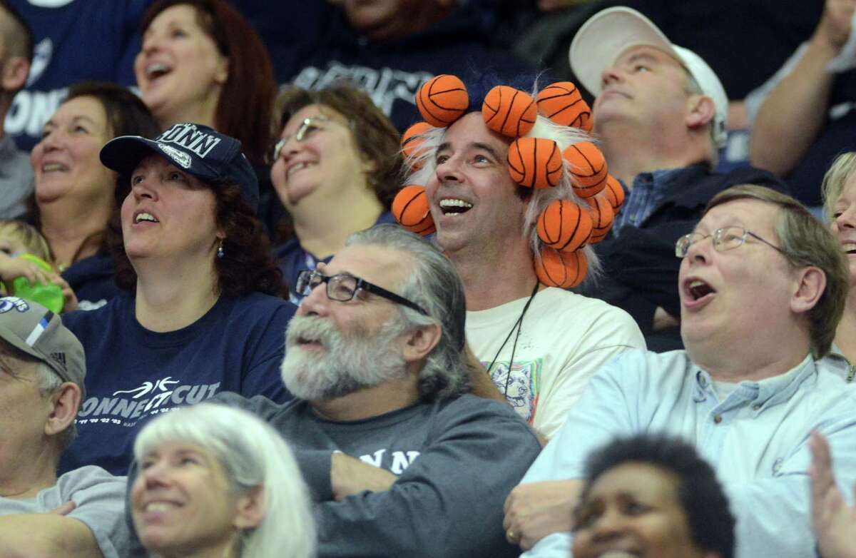 Game report: Record-tying crowd for UConn women's rout at Arena
