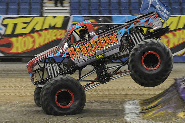 Massive trucks take center stage at Monster Jam - ExpressNews.com