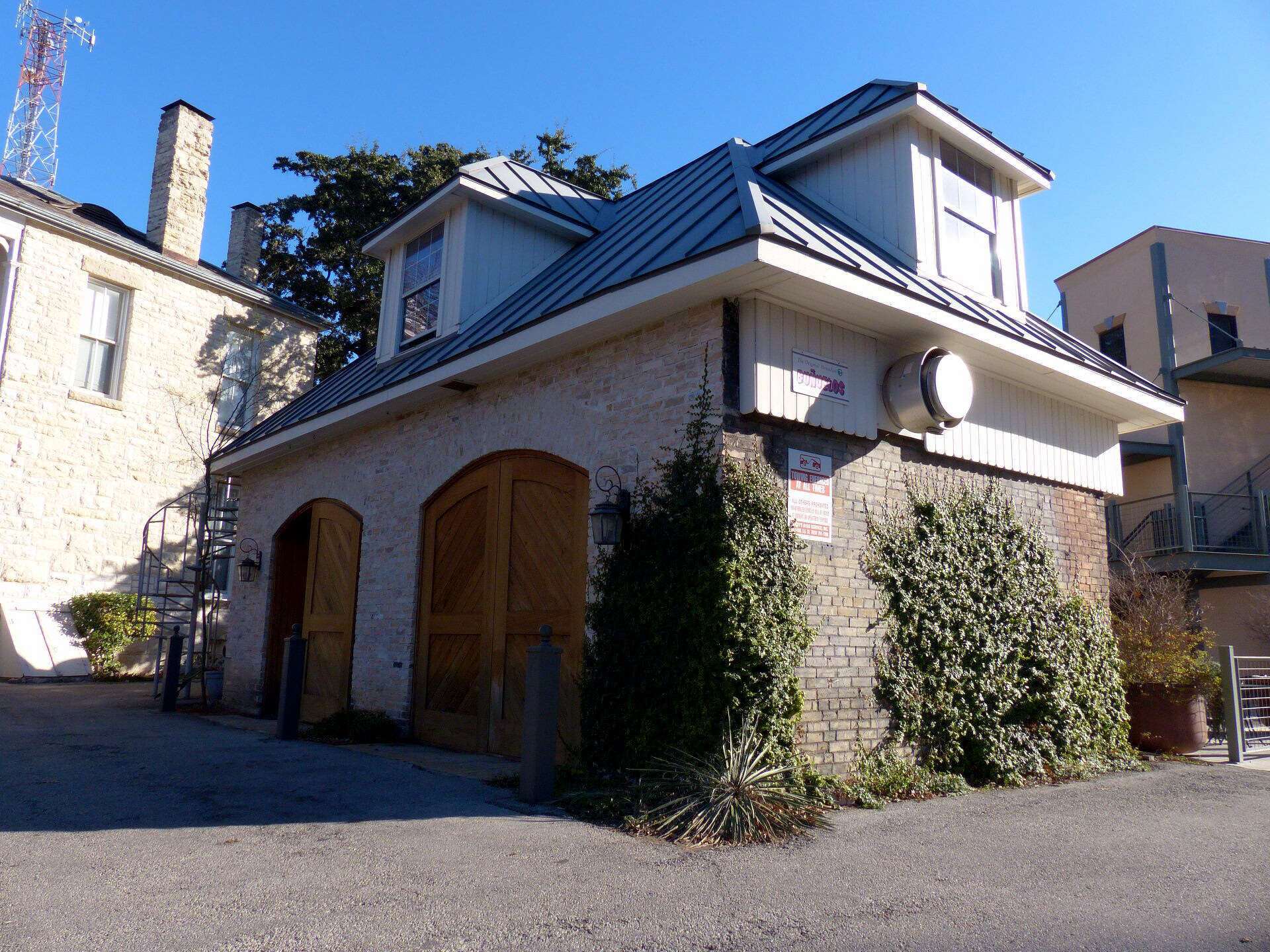 Cityscape: Texas Star Inn