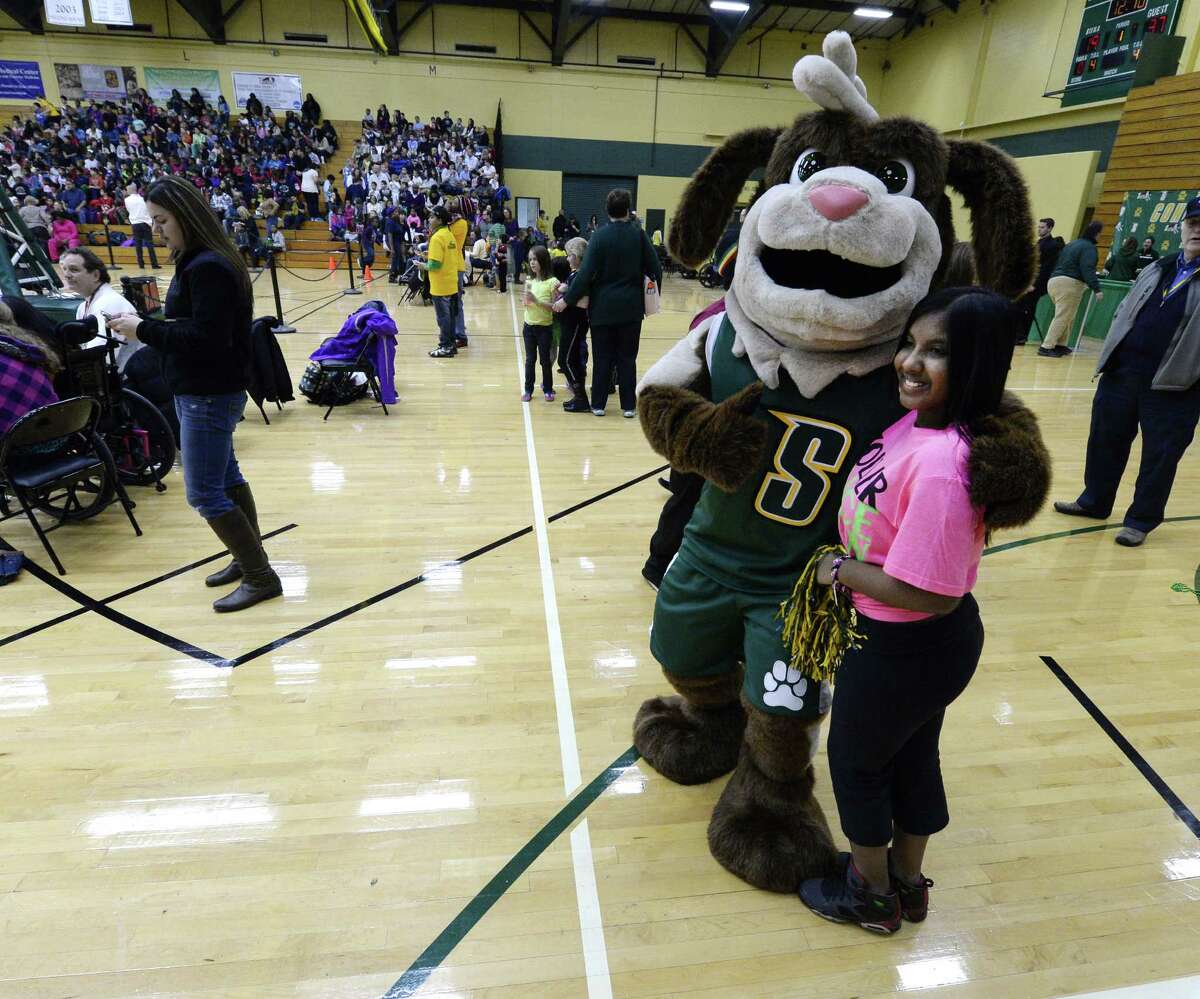 Siena women's team hosts hundreds of kids