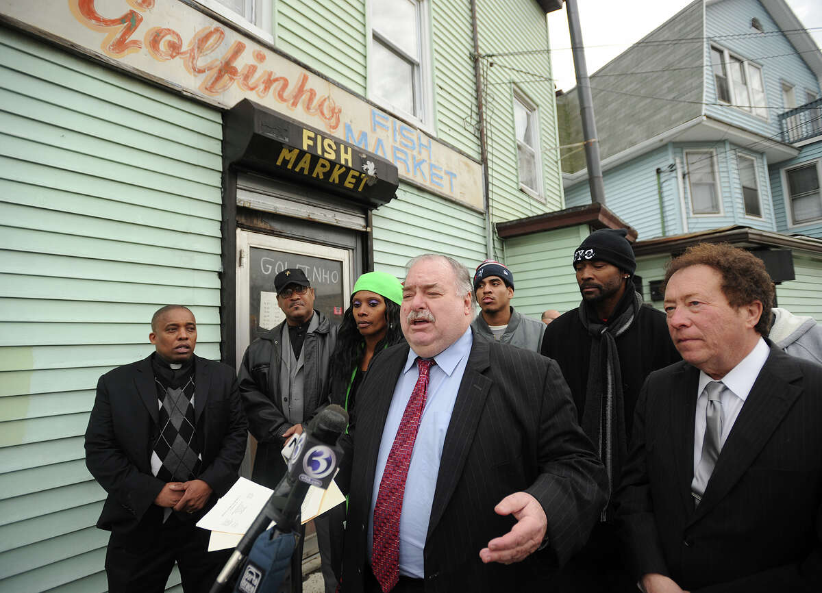 Slain man's family wants report; cops support officer