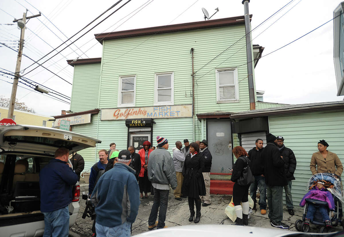 Slain man's family wants report; cops support officer