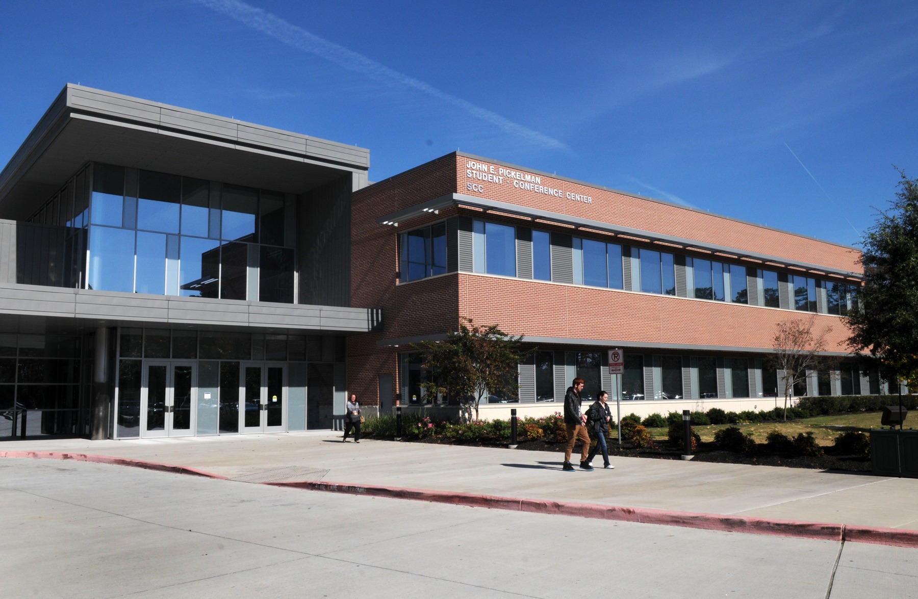 LSC-Kingwood student center named for leader