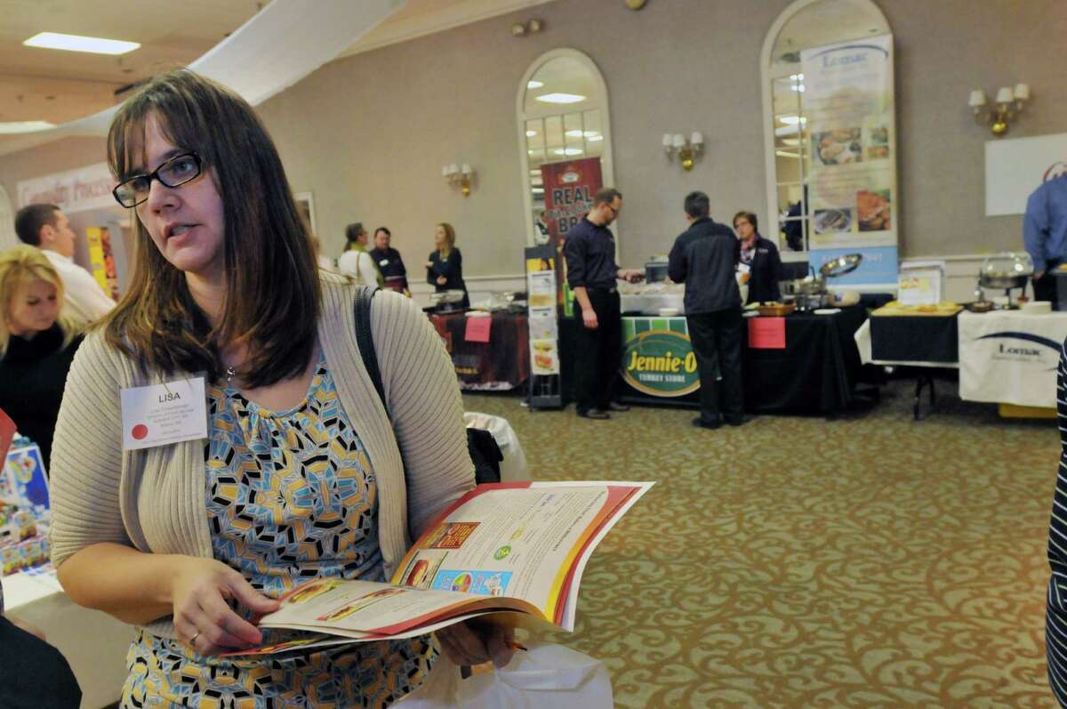 Food fair serves school lunch trends