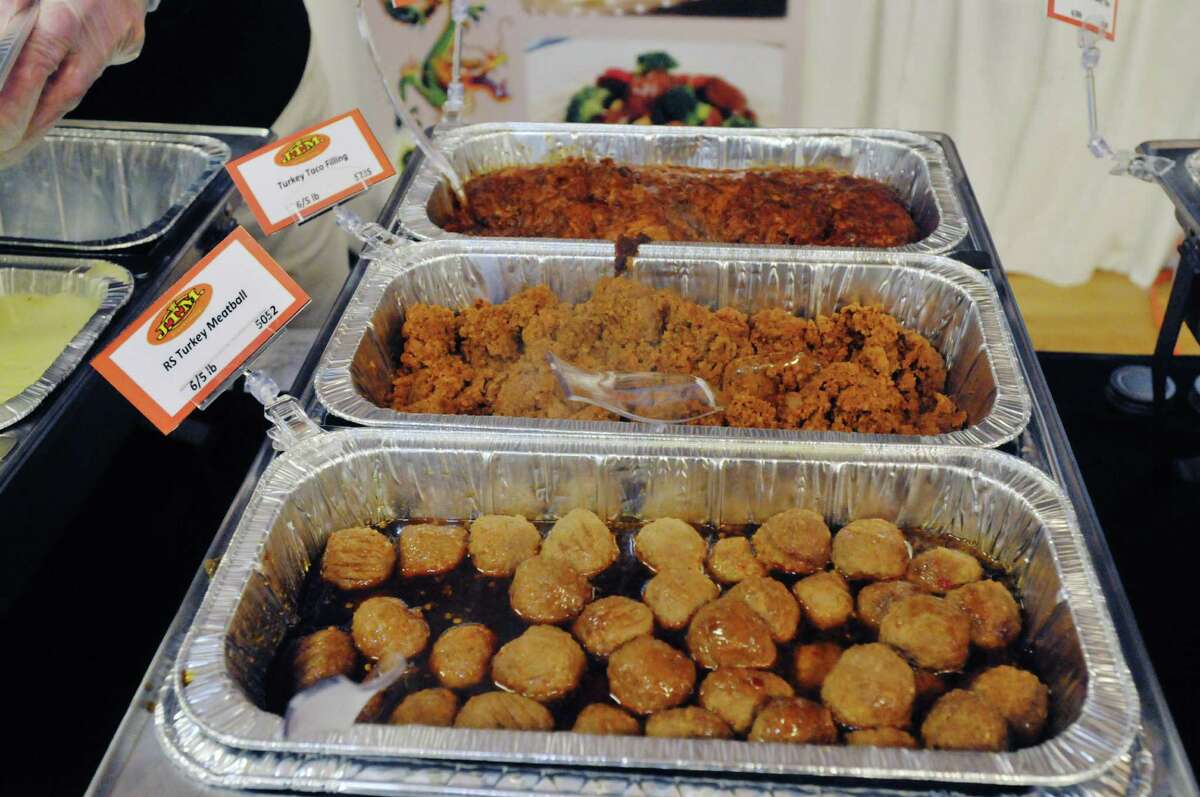 Food fair serves school lunch trends