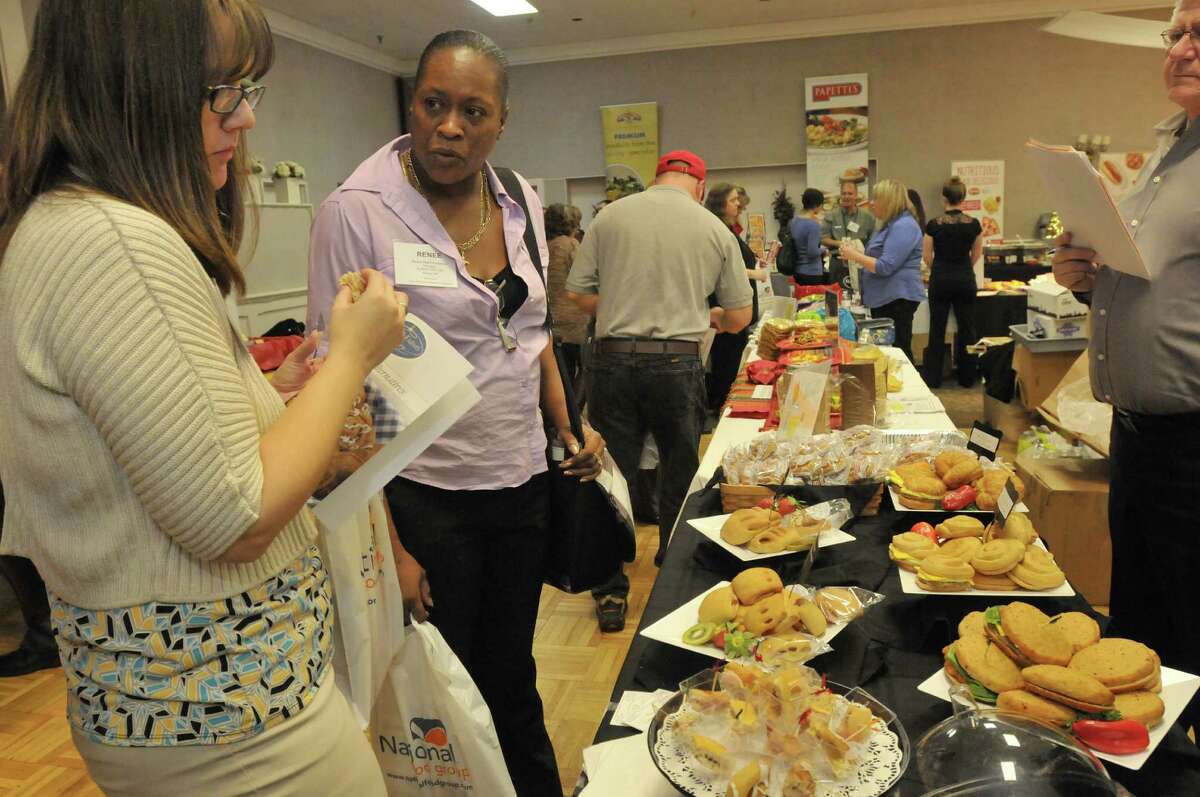 Food fair serves school lunch trends