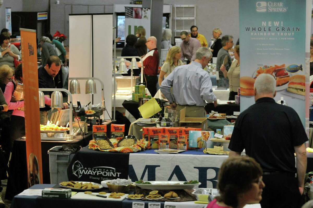 Food fair serves school lunch trends