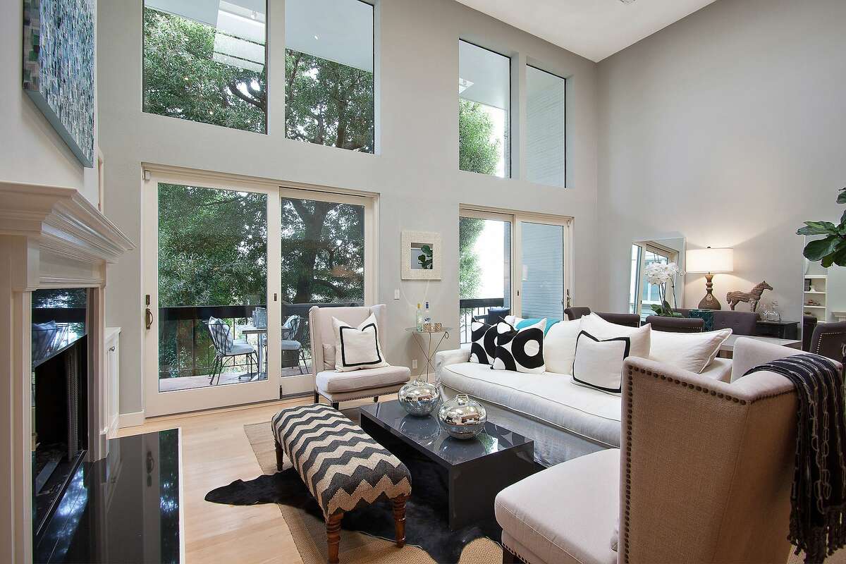 Two-level Pacific Heights penthouse includes multiple decks