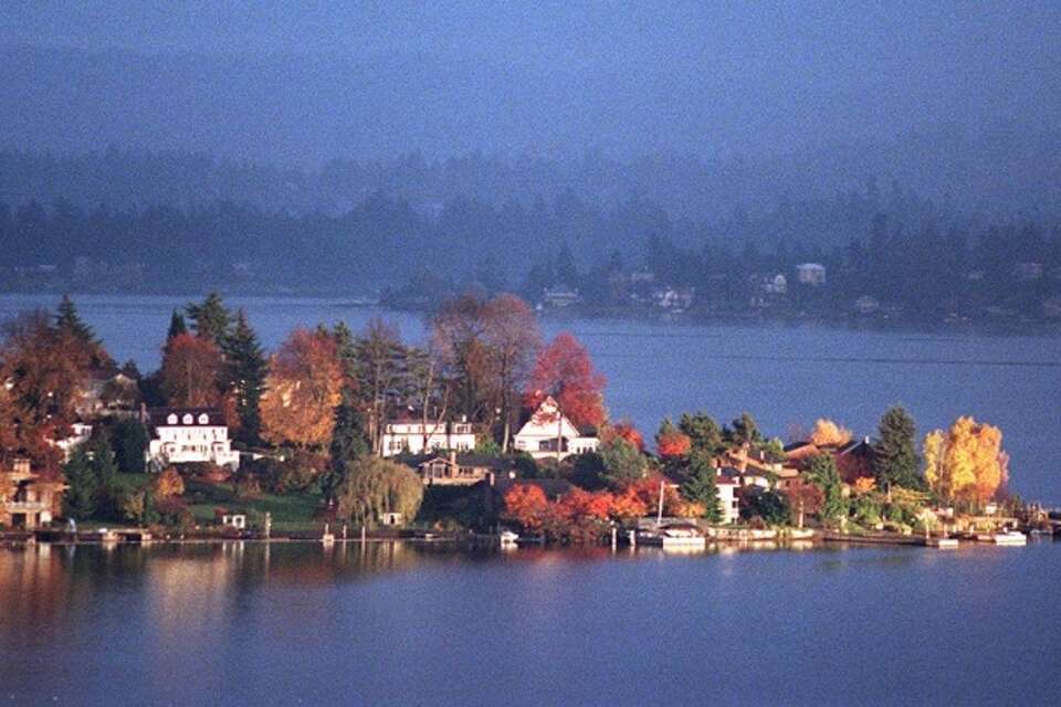 15 Seattle parks and trails to see brilliant fall colors