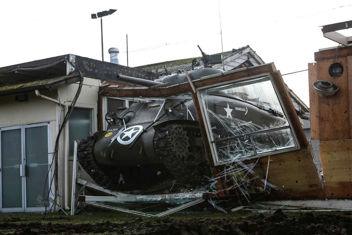 Paul Allen sues after $2.5 million tank purchase blows up