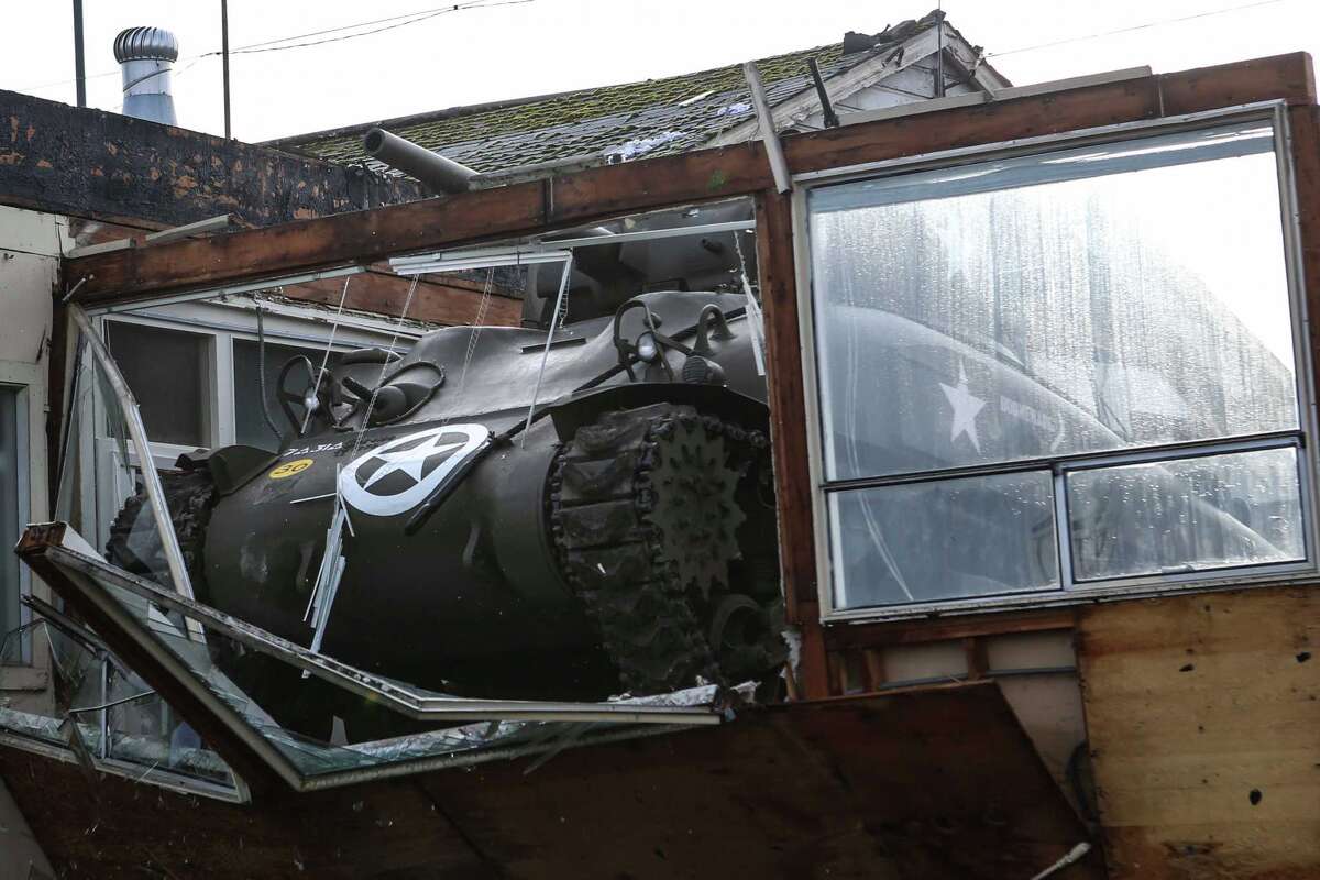 Paul Allen sues after $2.5 million tank purchase blows up