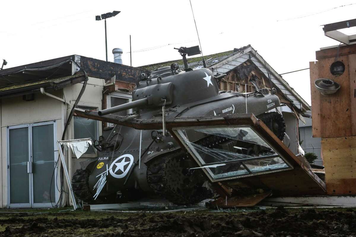Paul Allen sues after $2.5 million tank purchase blows up