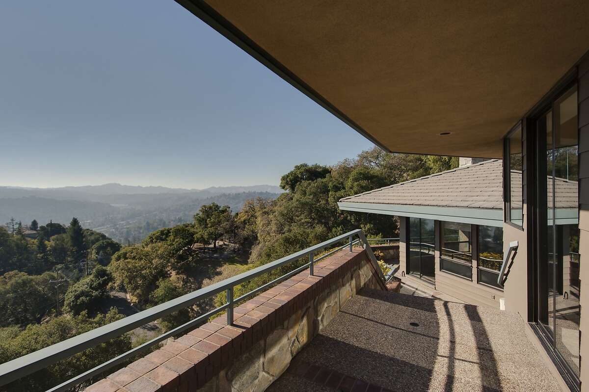 Lafayette estate features terraces and views