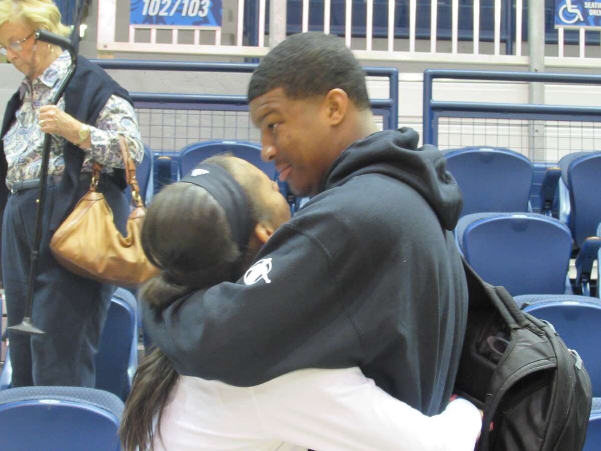 Heisman winner Winston sees Rice rally past Marshall