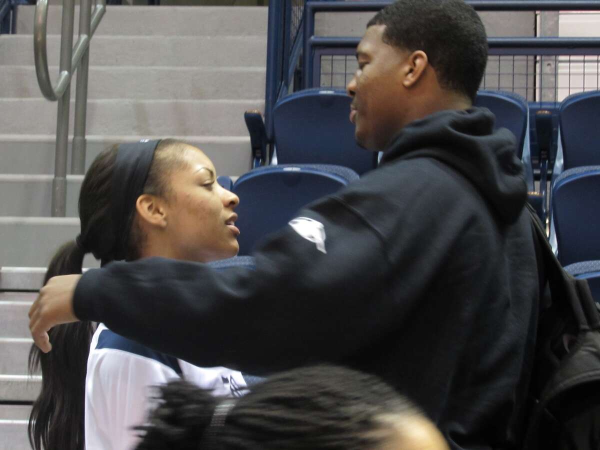 Heisman winner Winston sees Rice rally past Marshall