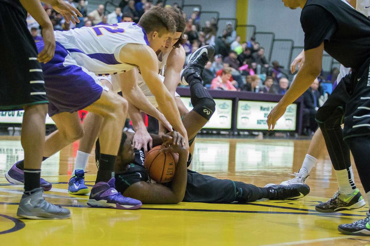 UAlbany escapes with ugly victory