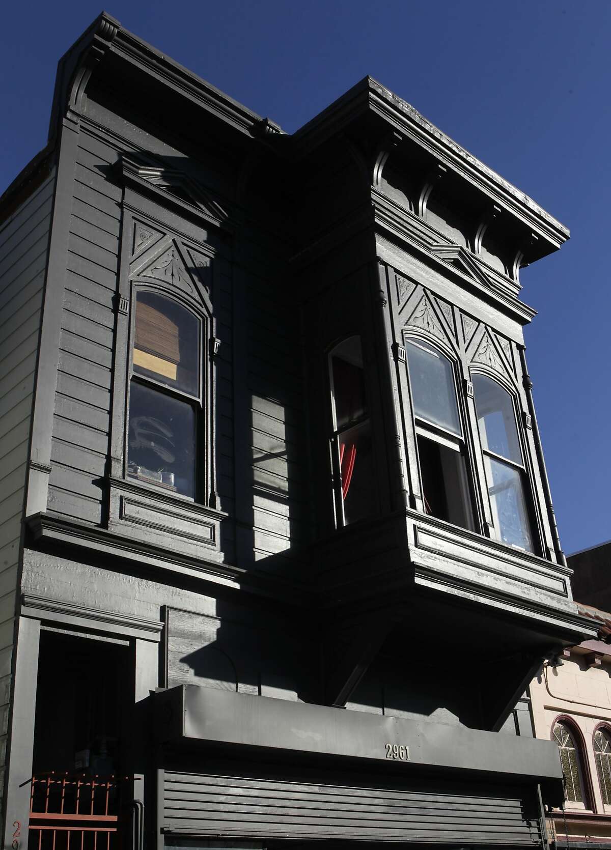 S.F. architecture shifts to darker tone