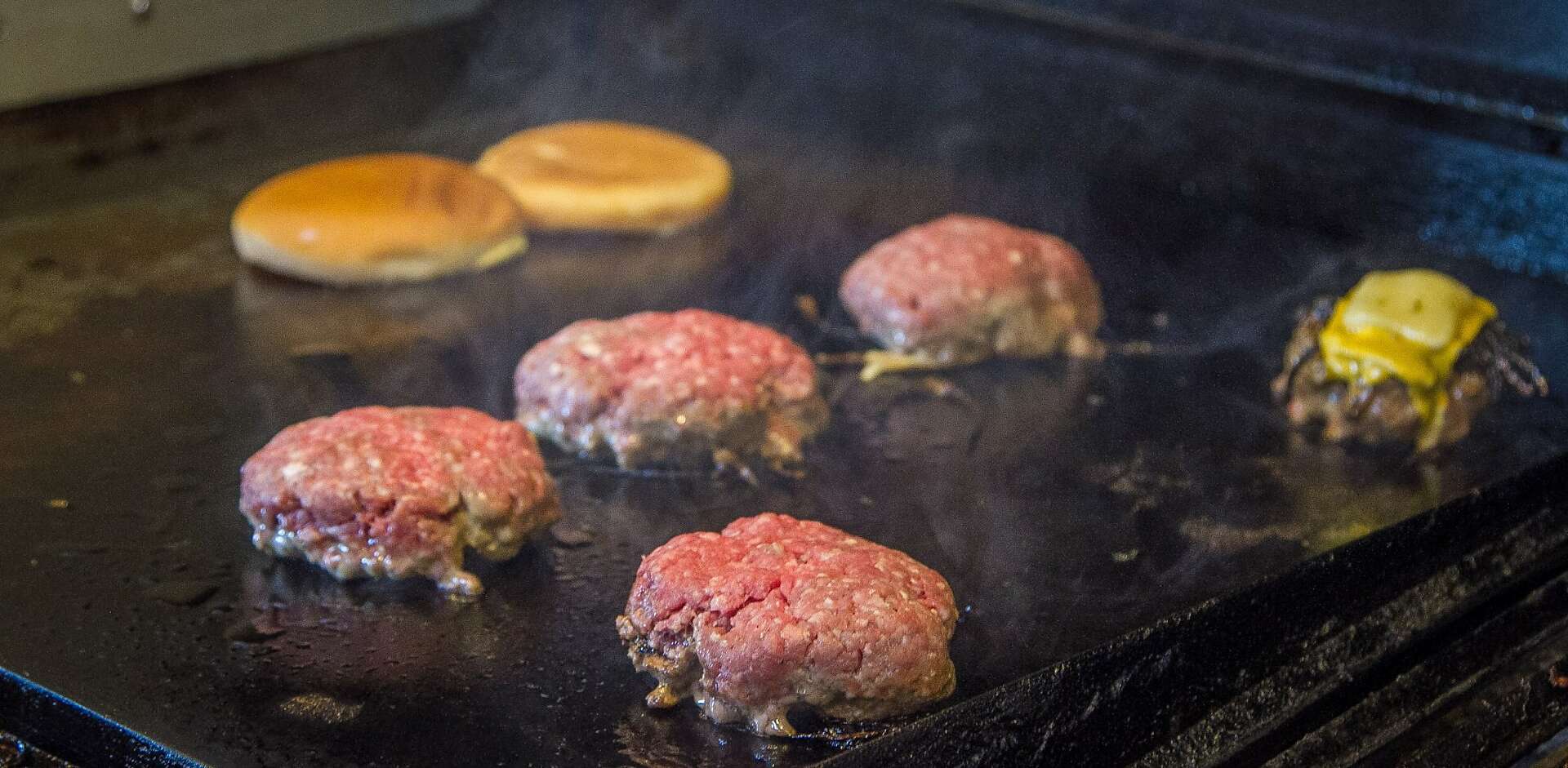 Silver Star Grill & Gallery, Half Moon Bay: Seafood, burgers