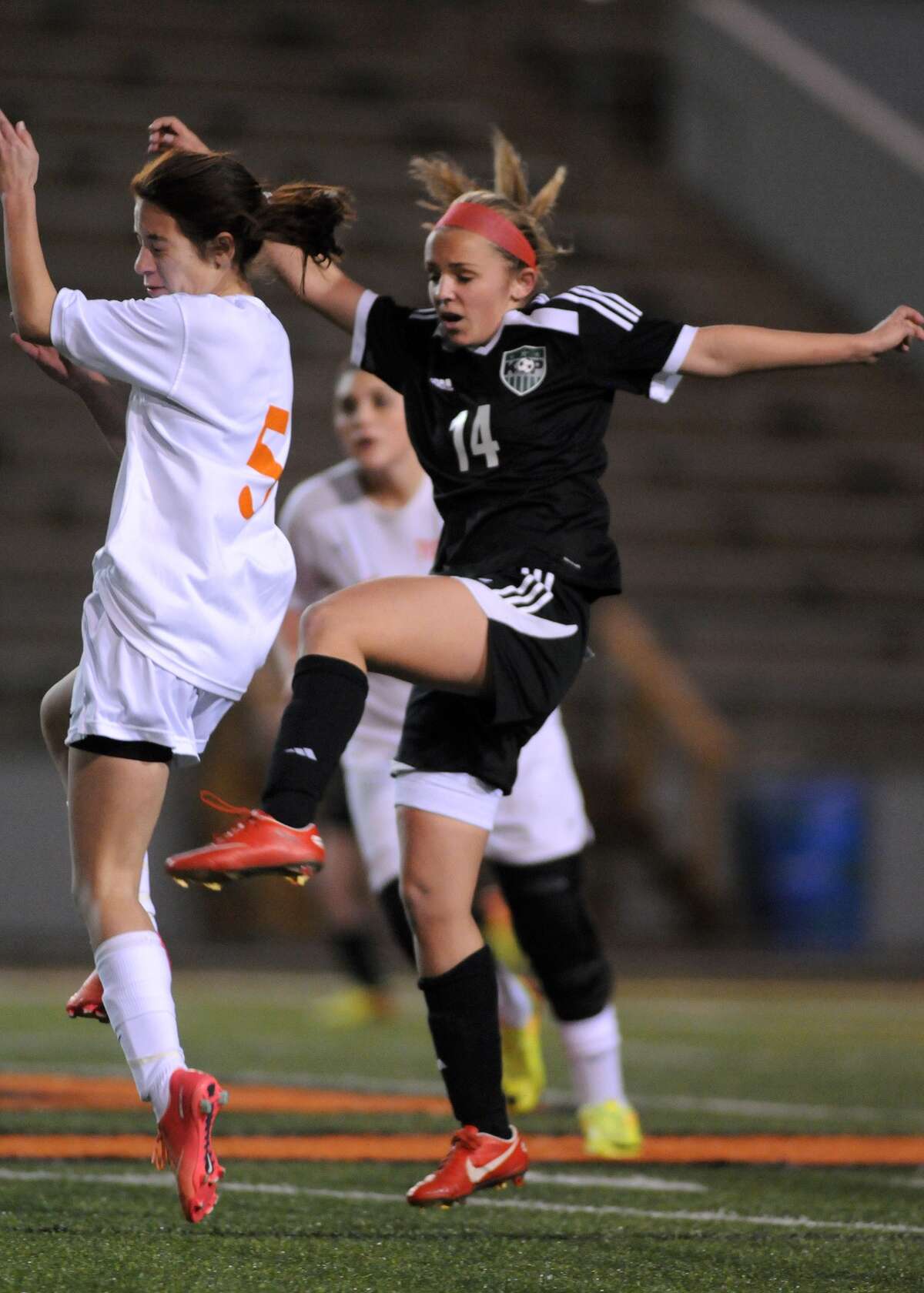 Soccer: Kingwood Park shoots for playoffs
