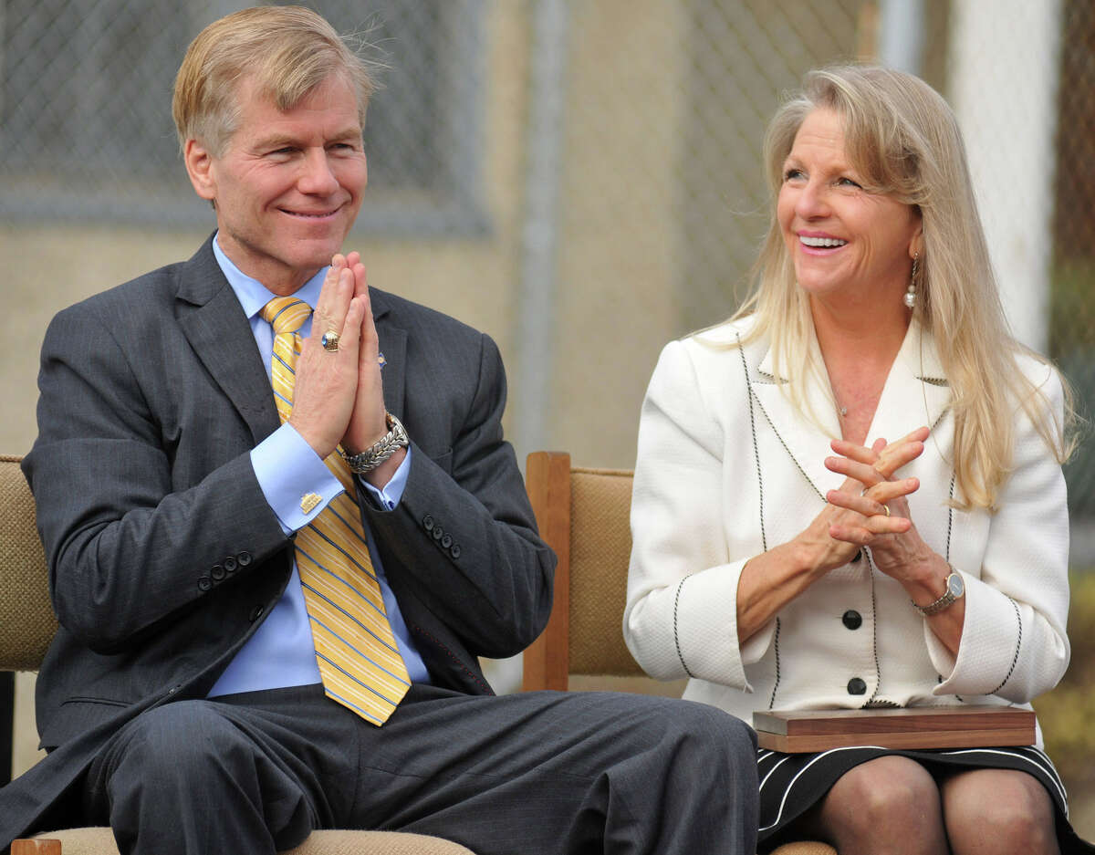 Former Va. Gov. Bob McDonnell, wife indicted