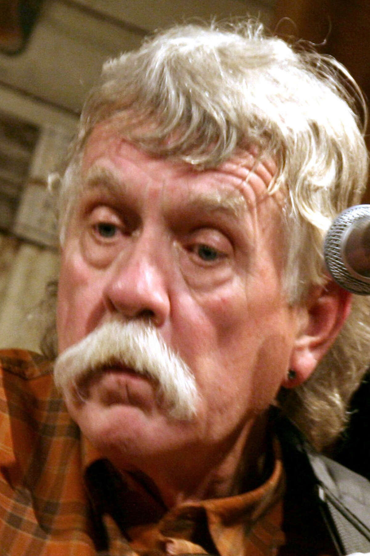 Texas picker-poet Fromholz dies