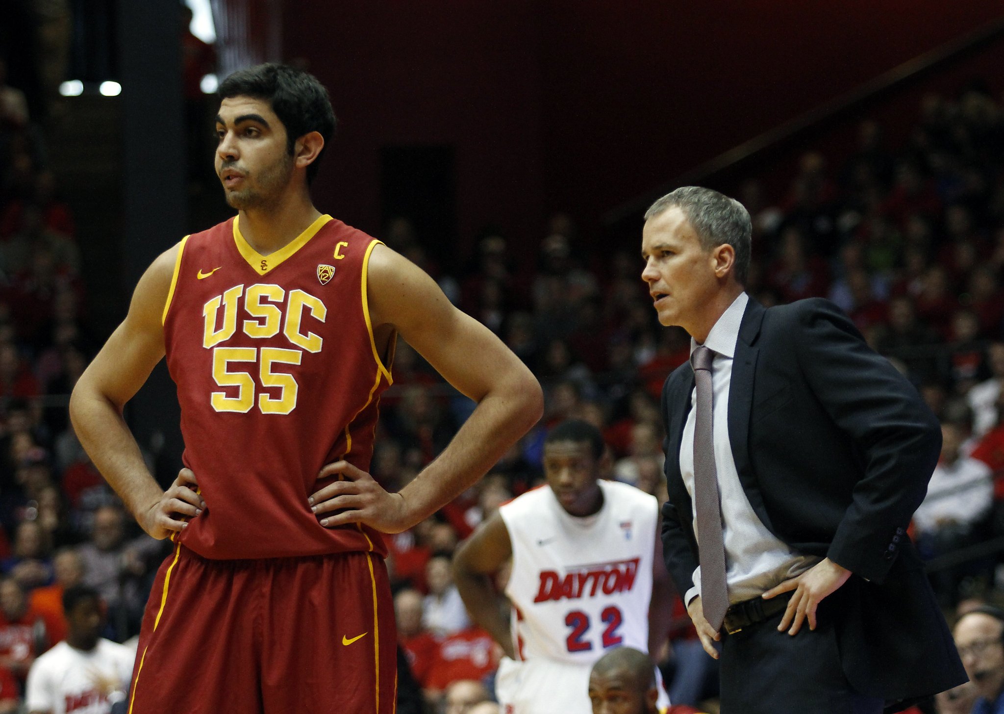 USC athletic excellence hasn't translated to basketball