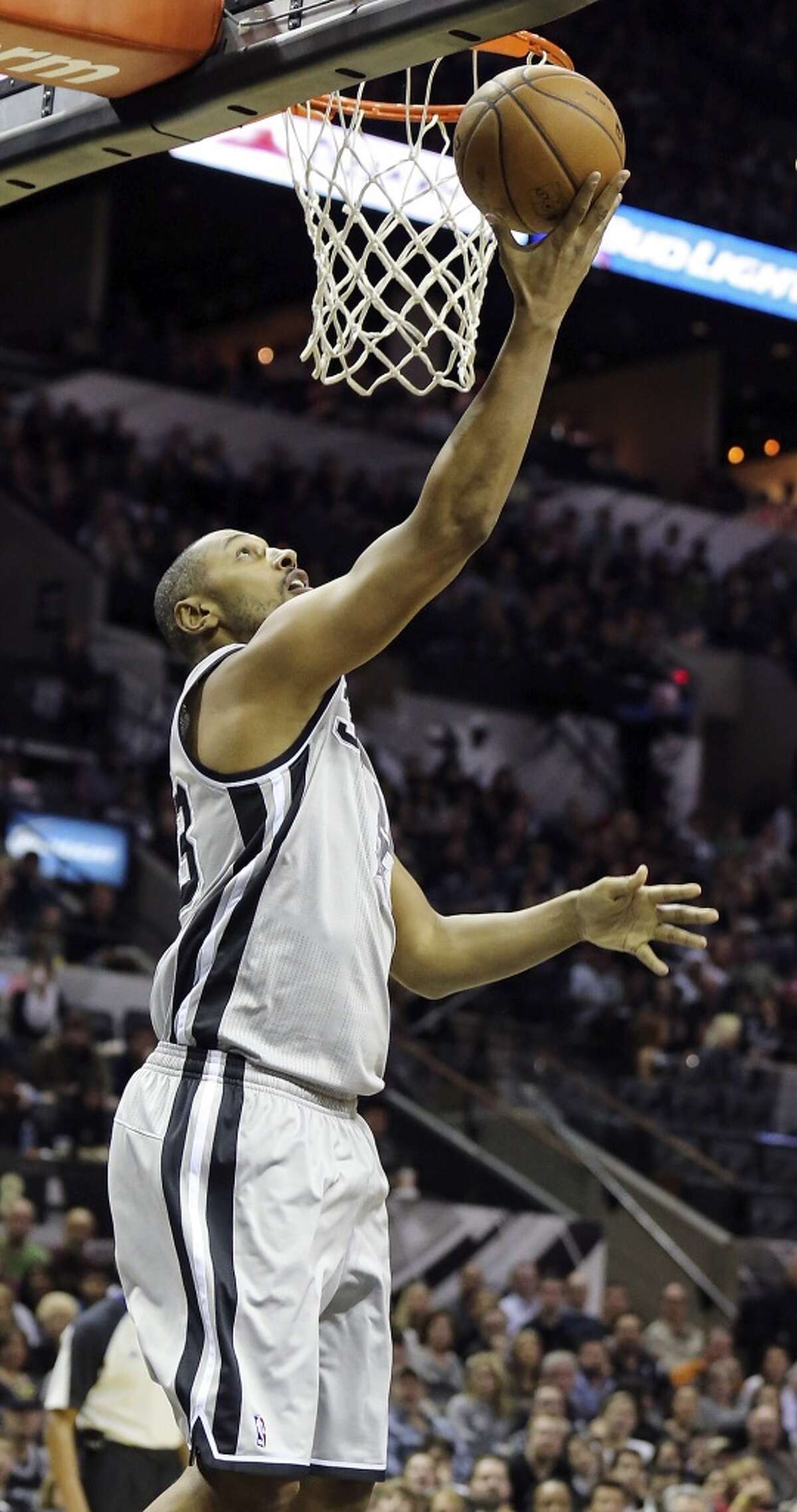 Boris Diaw signs with Spurs