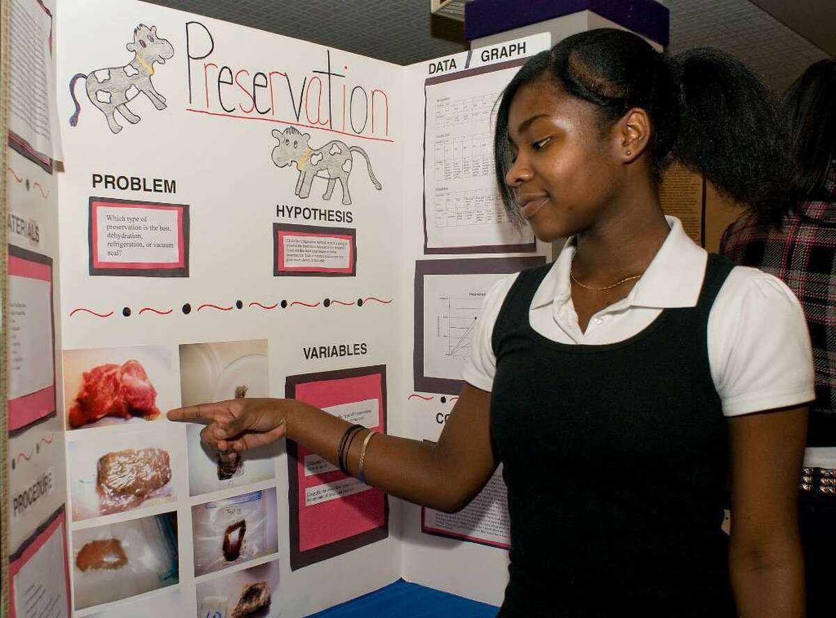 Experiment in learning: Young scientists show projects at expo