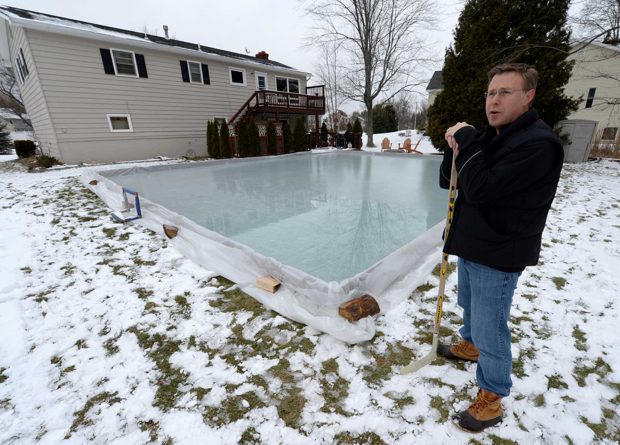 Building a do-it-yourself rink