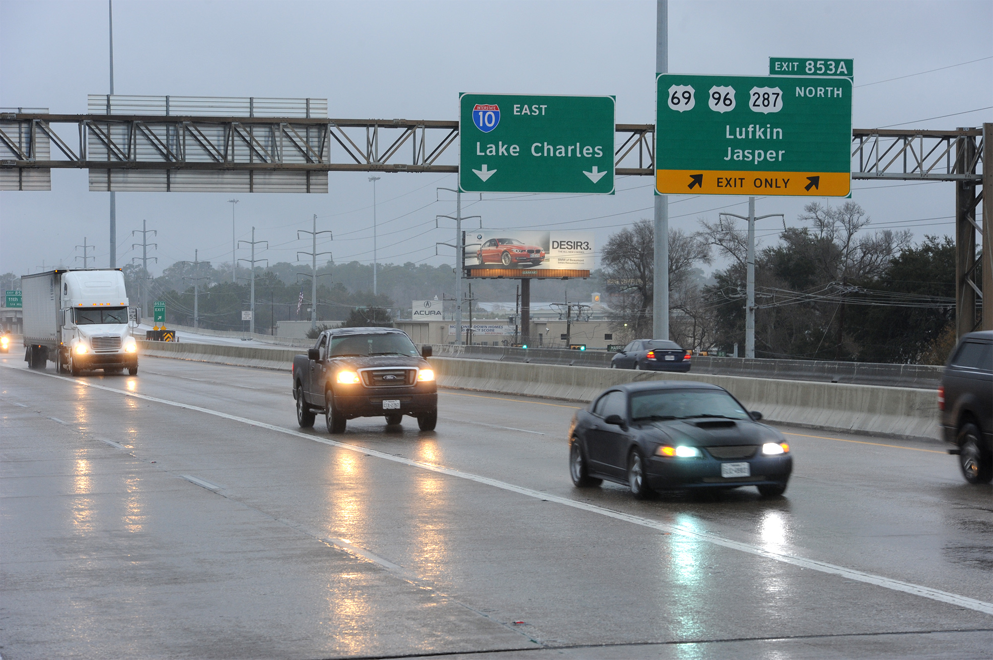 Pelicans squander 20-point lead, rebound to beat Spurs 104-95