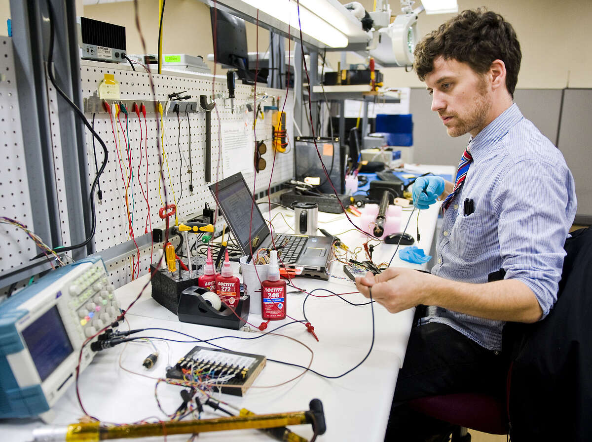 Walking rigs rush ahead in oil patch race