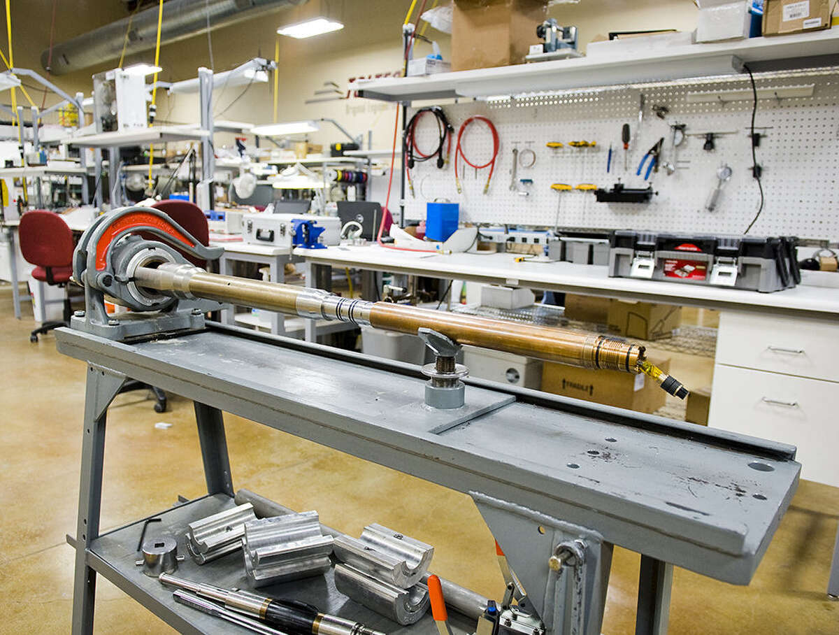 Walking rigs rush ahead in oil patch race