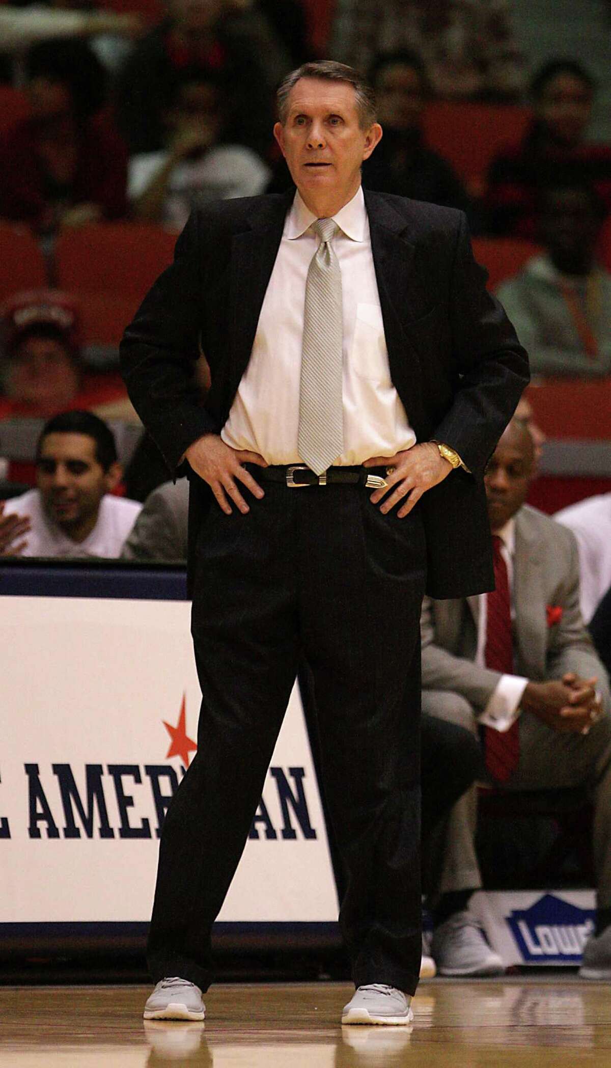 UH men's basketball coach James Dickey to step down