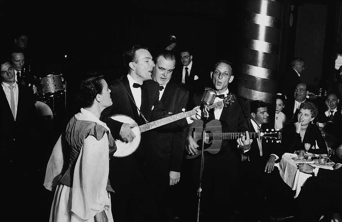 Fred Hellerman, founding member of folk quartet Weavers, dies