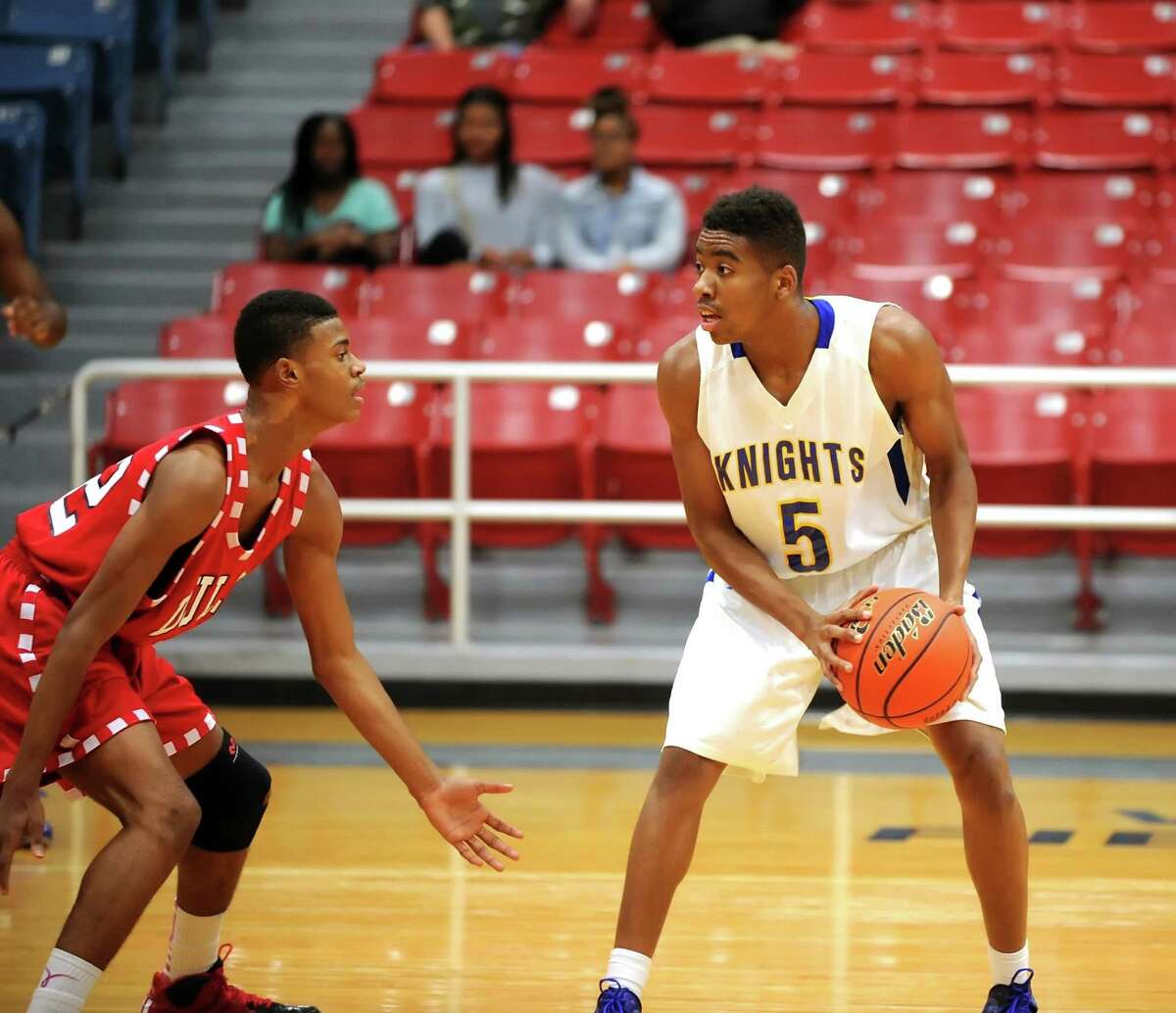 Elkins out to restore playoff tradition