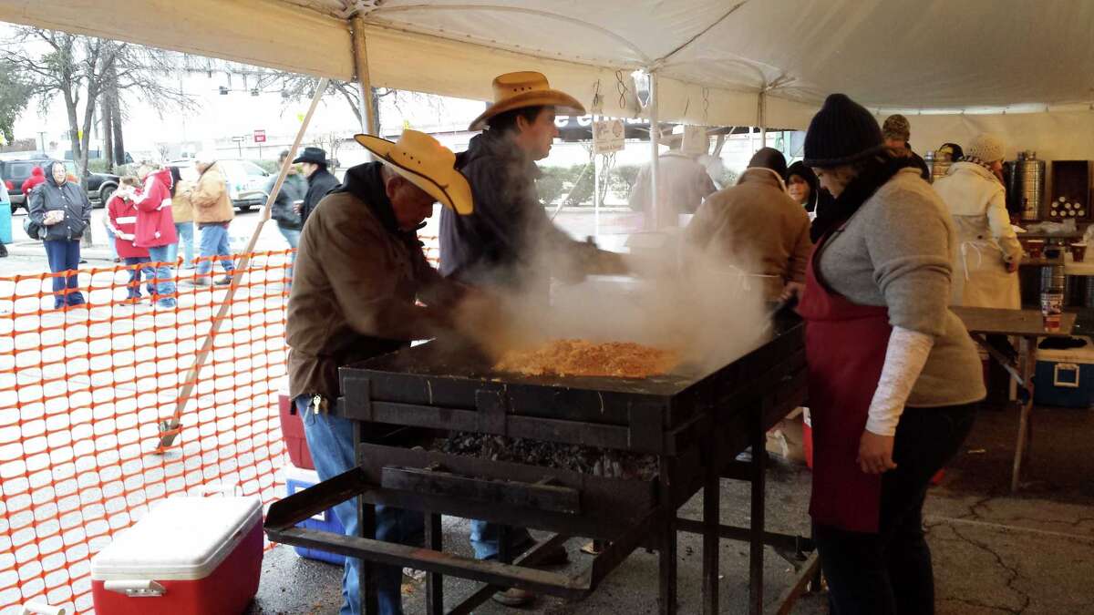 Thousands brave cold for Cowboy Breakfast