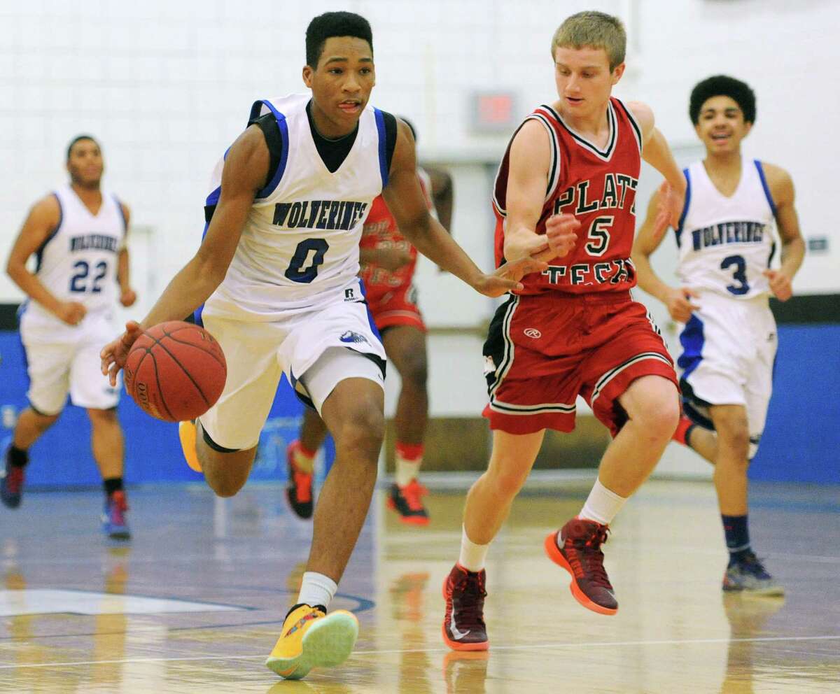 Balanced scoring leads Abbott Tech boys basketball past Platt Tech