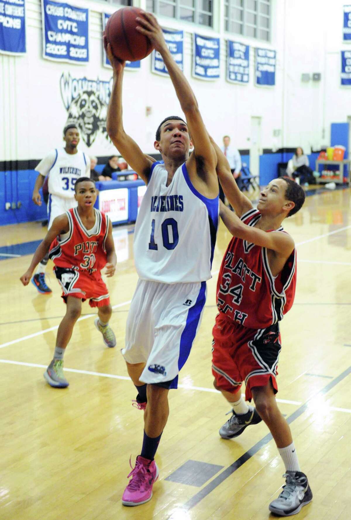 Balanced scoring leads Abbott Tech boys basketball past Platt Tech