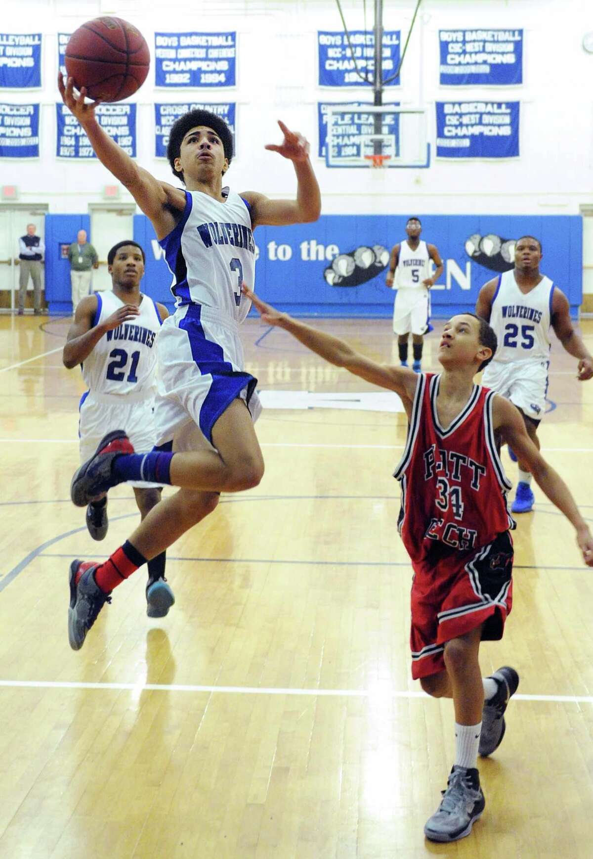 Balanced scoring leads Abbott Tech boys basketball past Platt Tech
