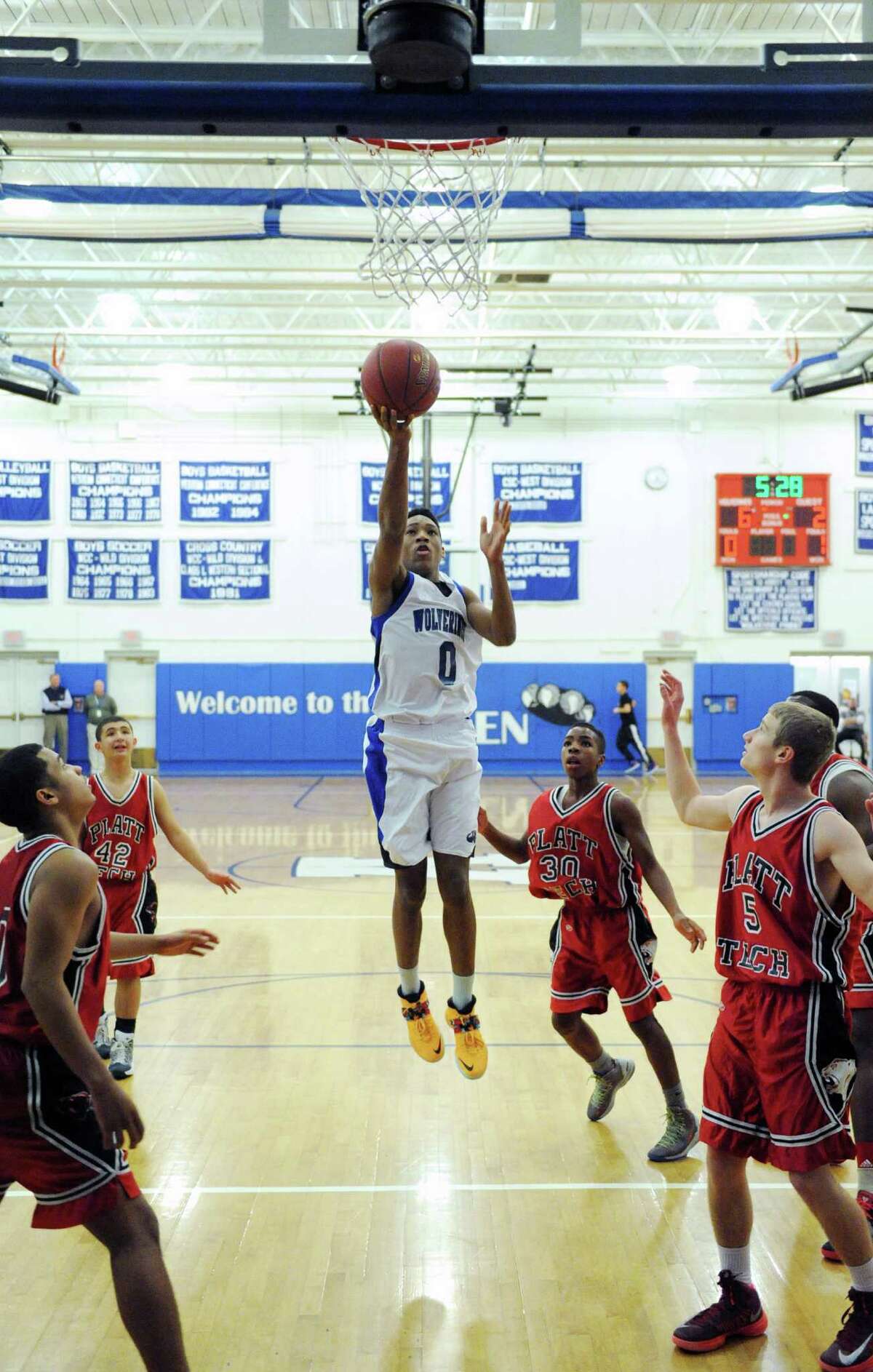Balanced scoring leads Abbott Tech boys basketball past Platt Tech