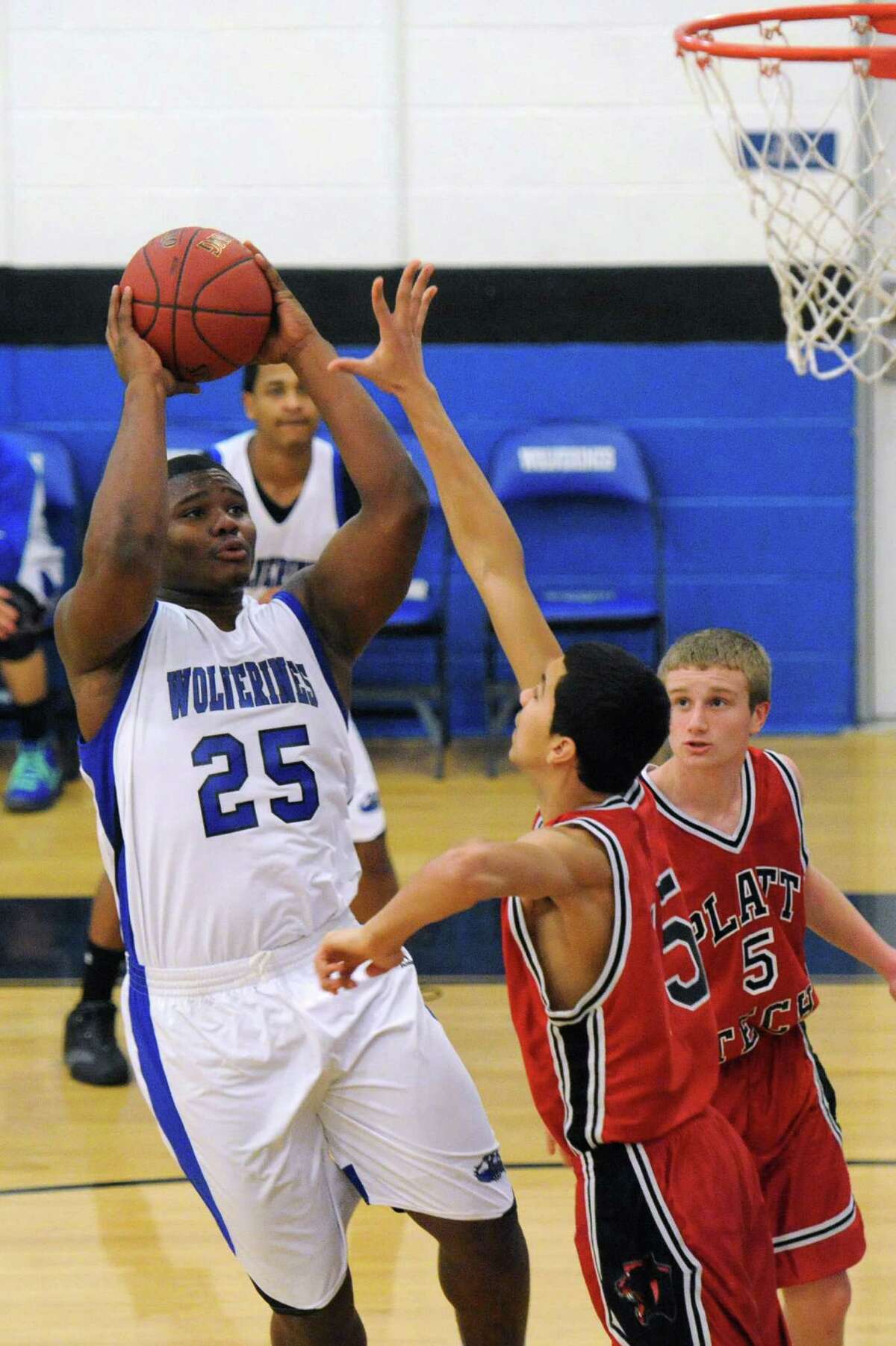 Balanced scoring leads Abbott Tech boys basketball past Platt Tech