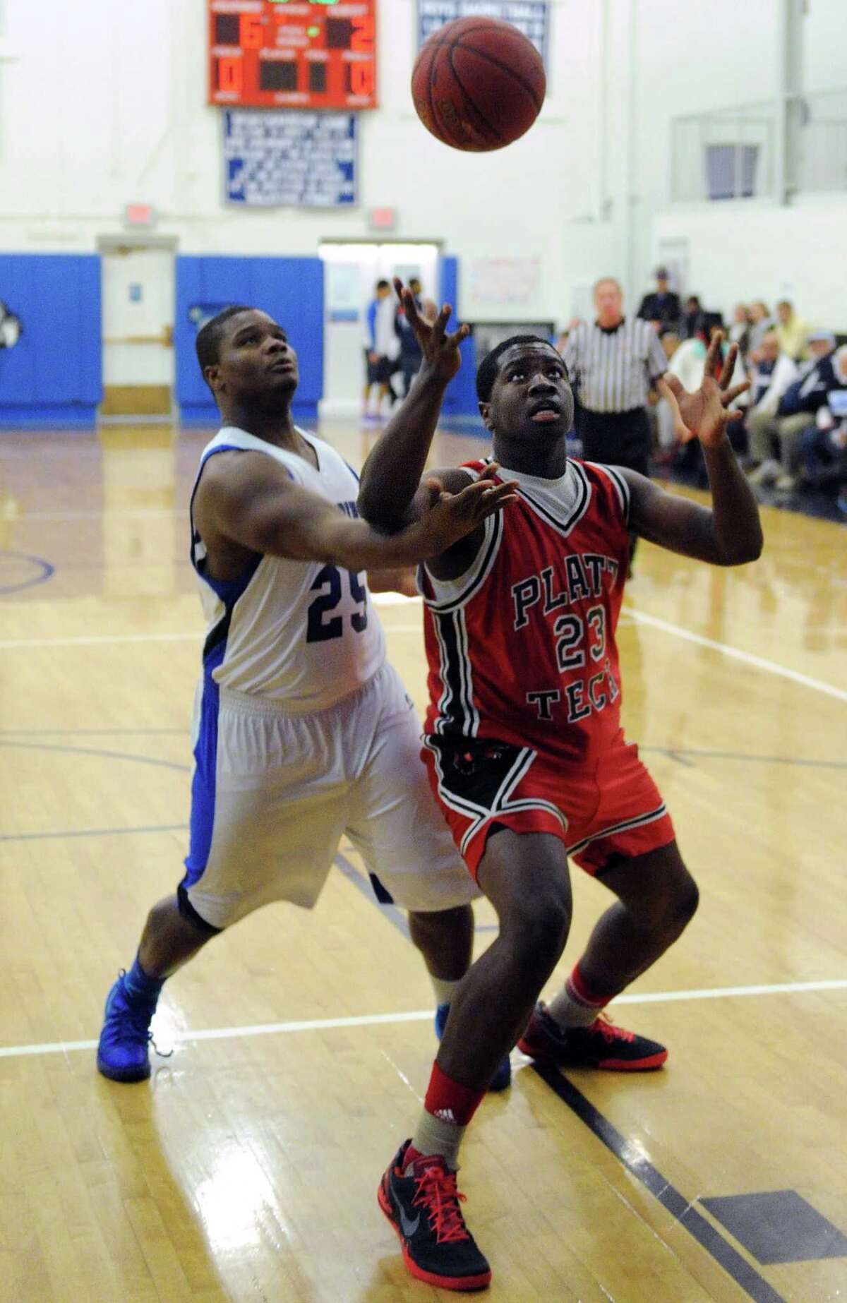 Balanced scoring leads Abbott Tech boys basketball past Platt Tech