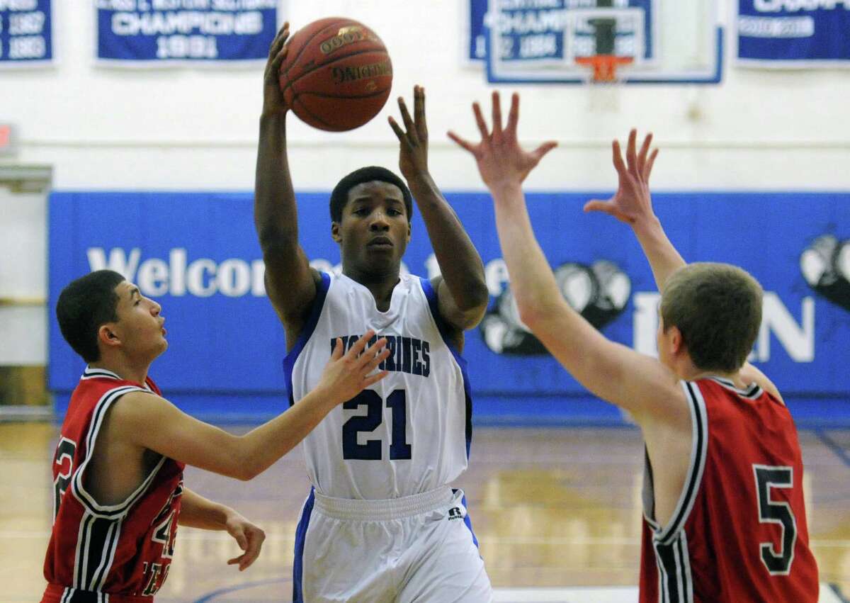 Balanced scoring leads Abbott Tech boys basketball past Platt Tech