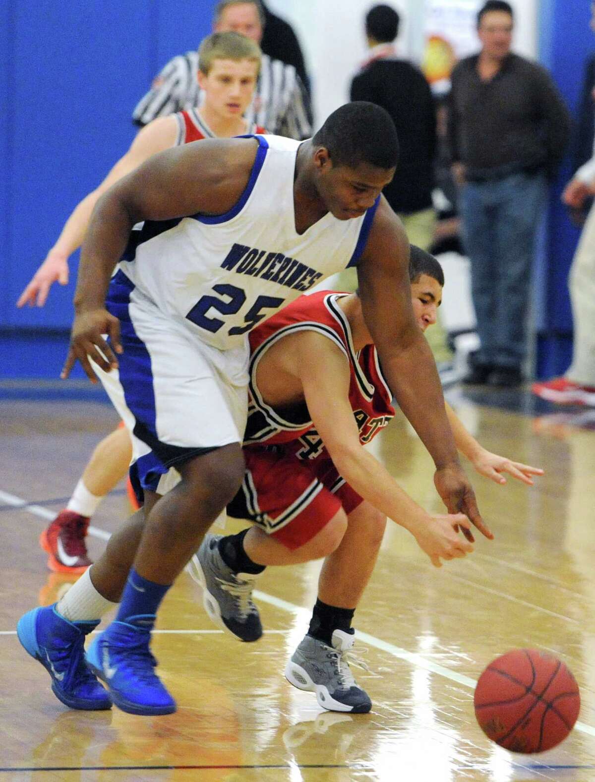 Balanced scoring leads Abbott Tech boys basketball past Platt Tech