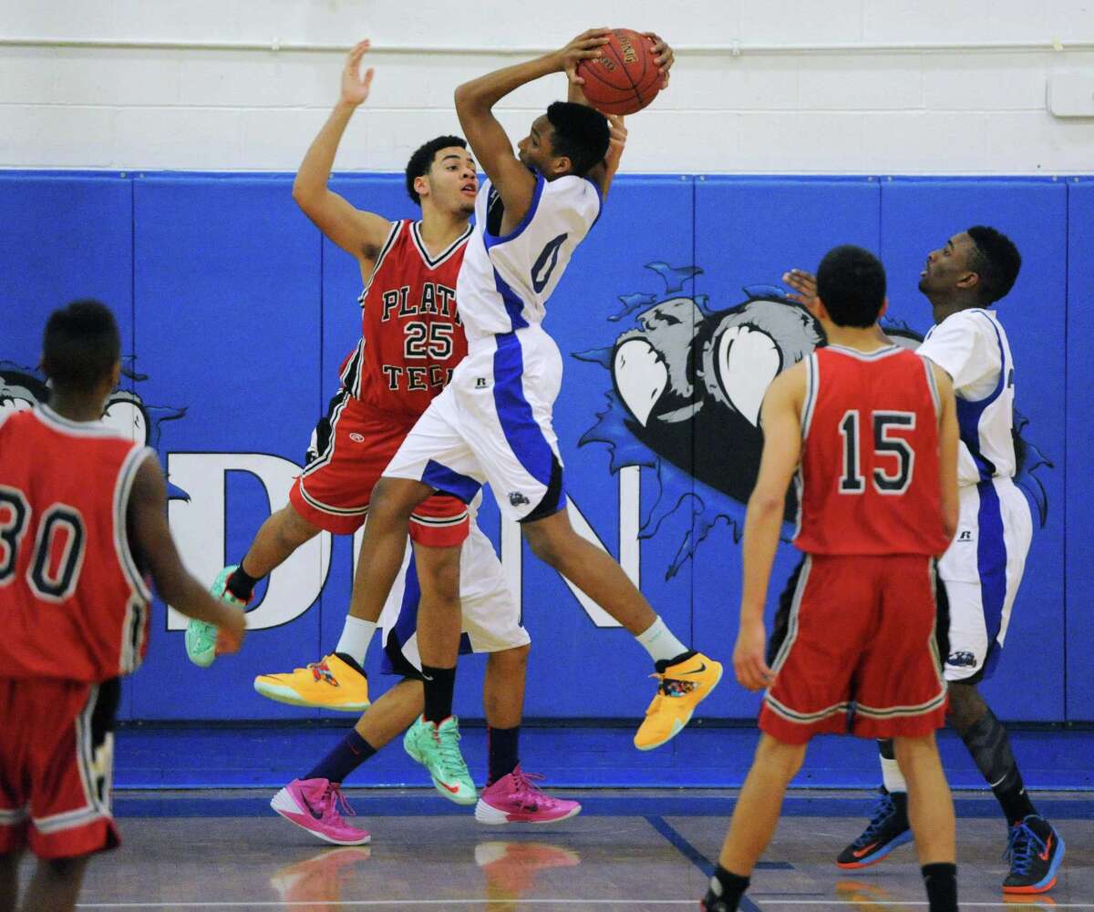 Balanced scoring leads Abbott Tech boys basketball past Platt Tech